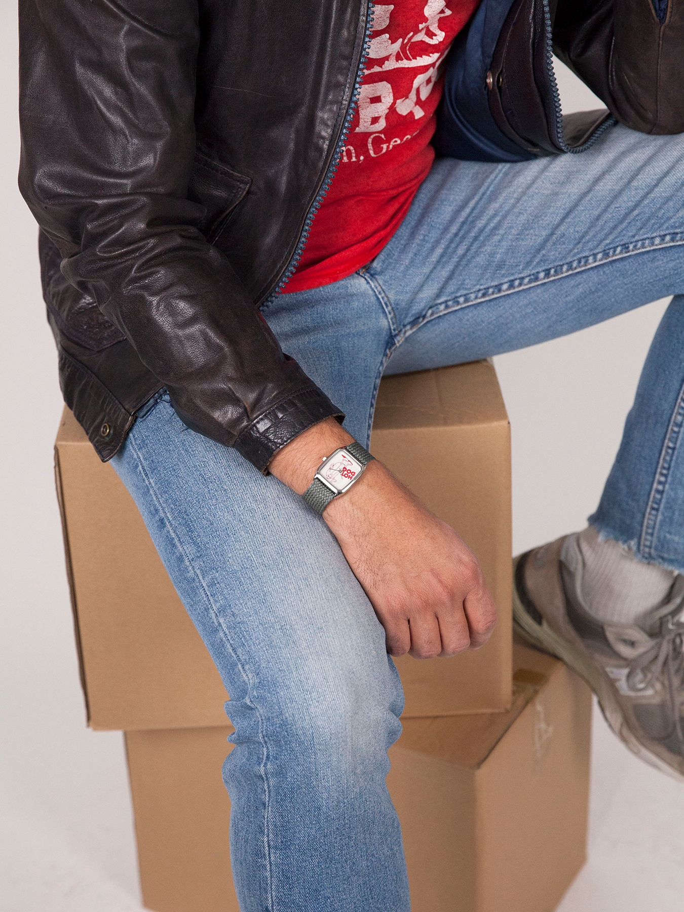 Signature Hot Dog(Perlon Grey) + 18mm Watch Strap (Beige Silver) | APTE